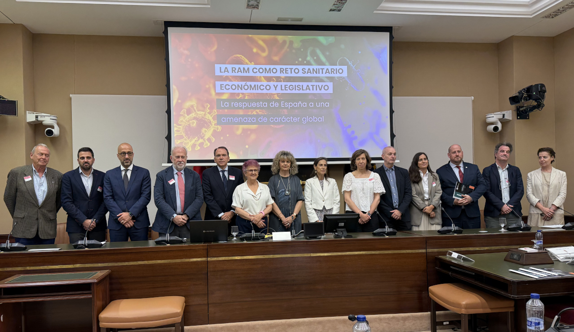 Experts, scientific societies, industry, and parliamentary ...
