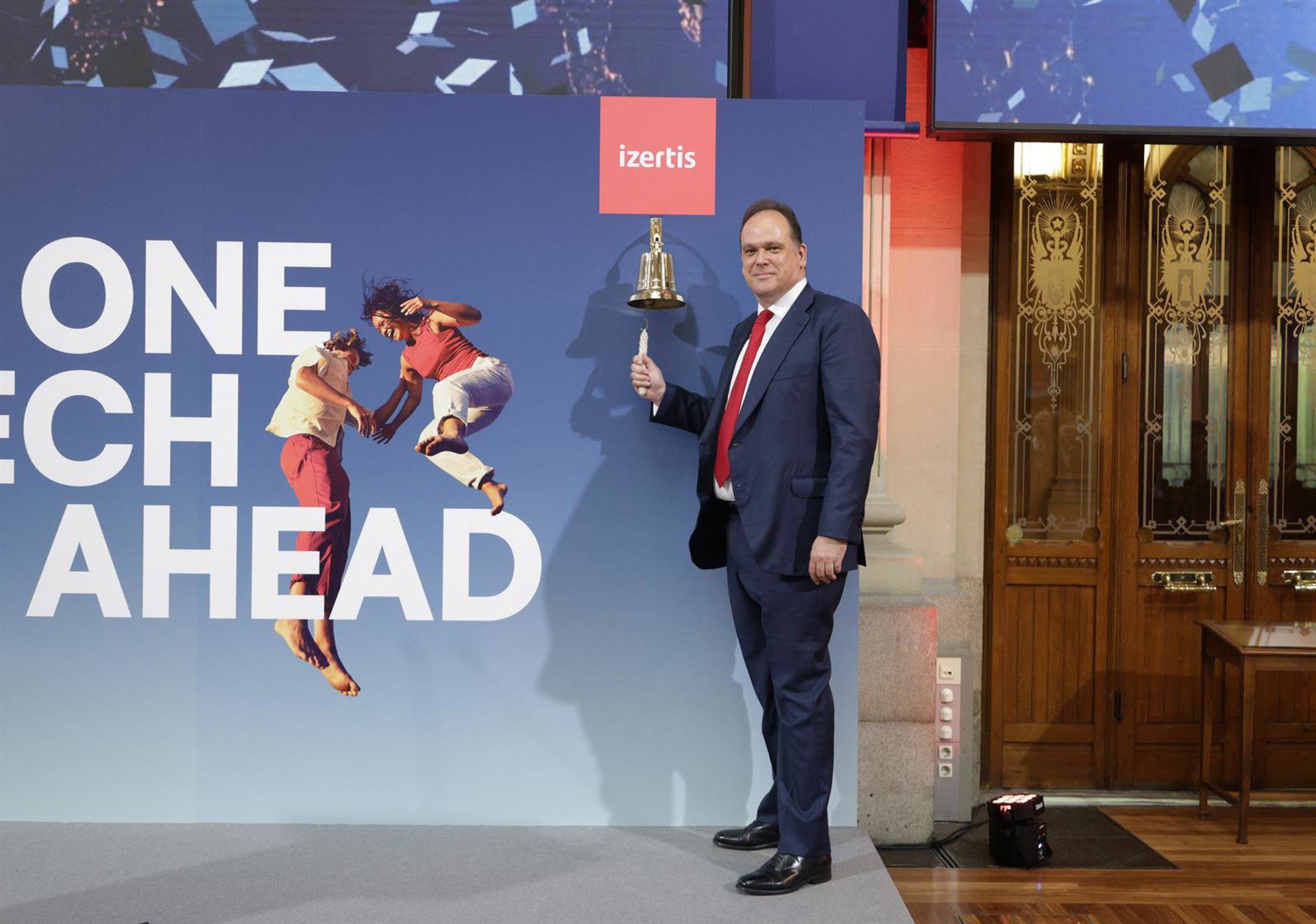 Colleen sheehan mude she is associated with a group, as she