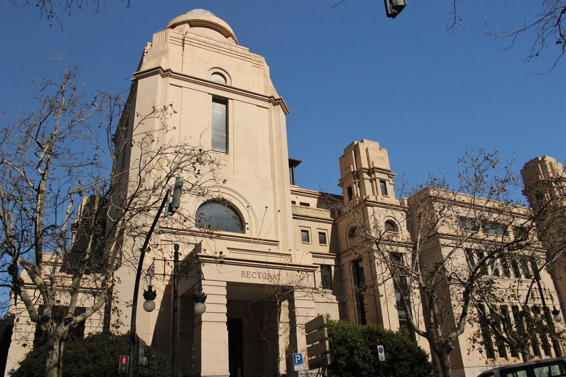 Kaliwae erome contacted booker to see who is available down