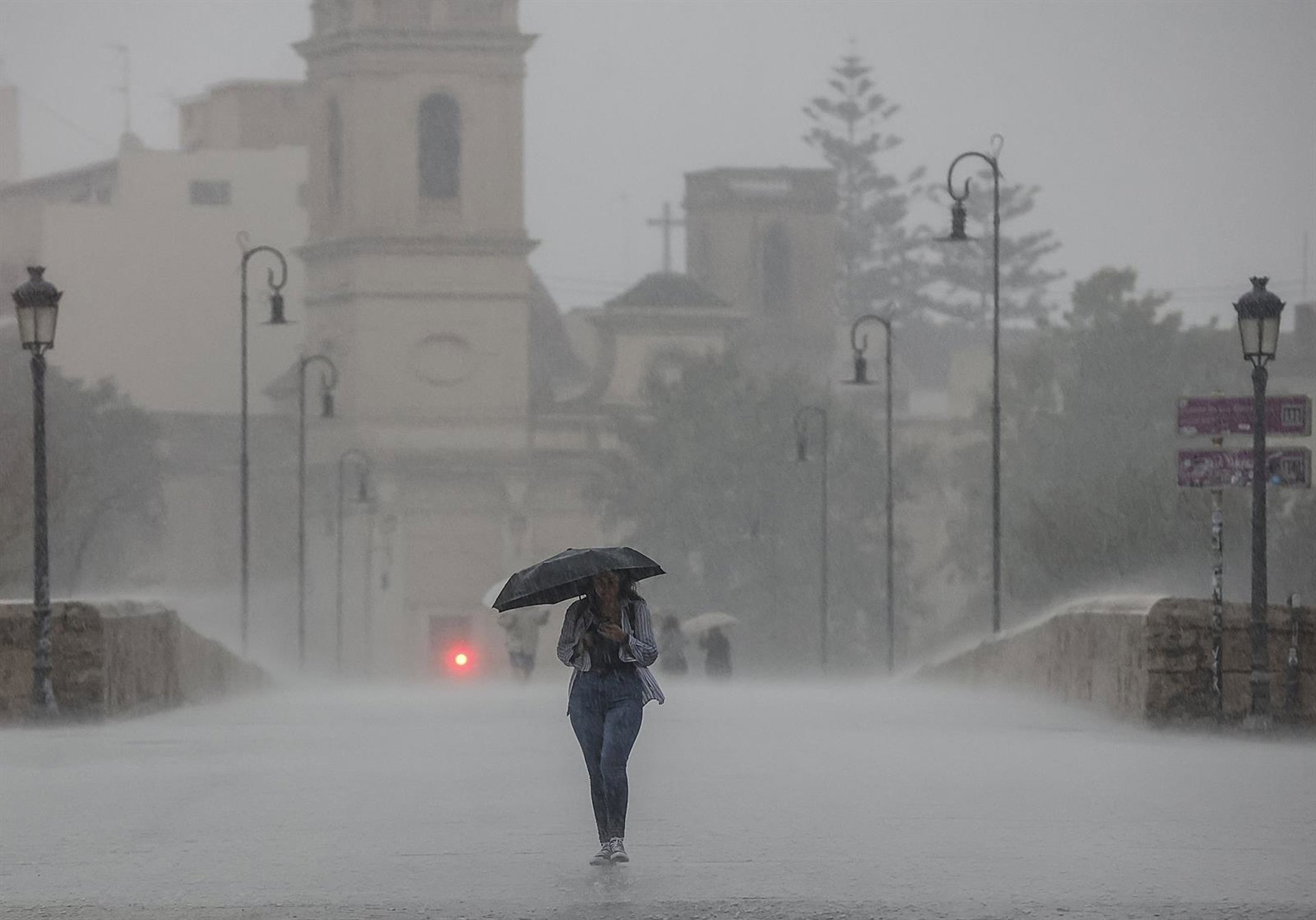 La AEMET activa la alerta roja en Valencia por la DANA: lluvias de ...