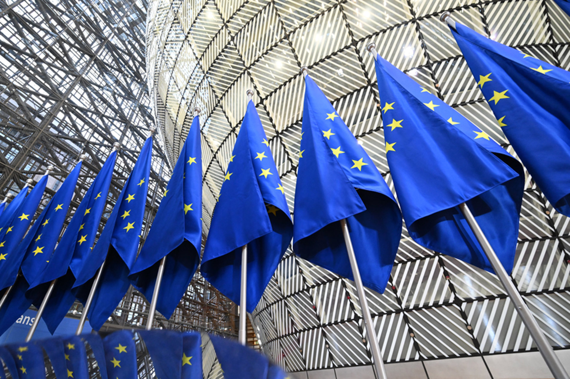 La Comisión Europea fija 2030 para completar el enlace ferroviario ...